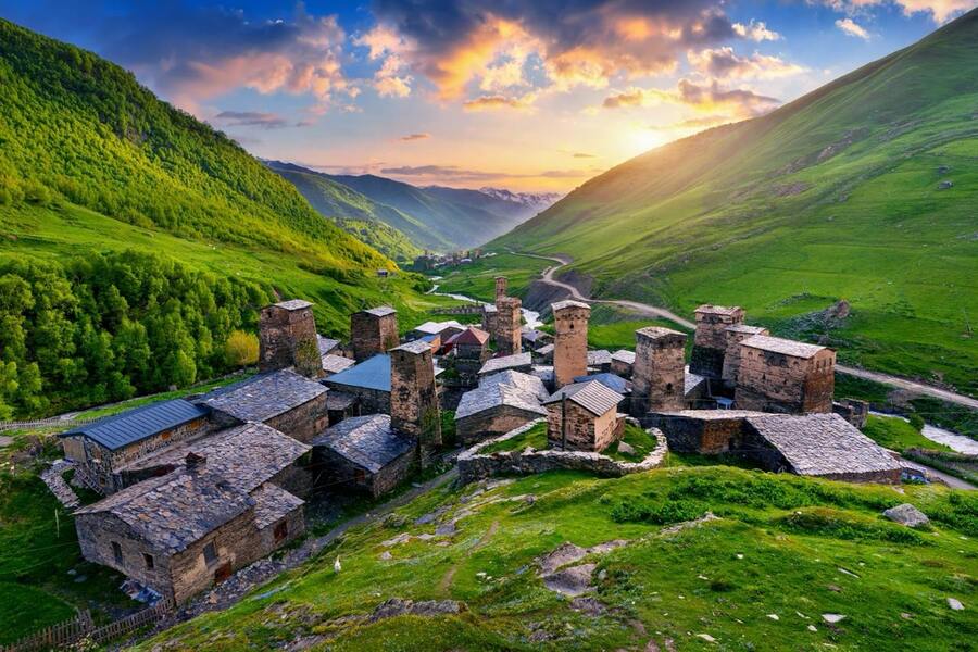 Best Time to Visit Georgia: Temperature & Travel Tips